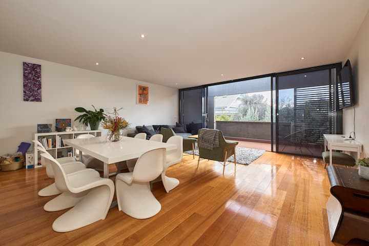 Debonair Townhouse - 150 Metres To Beach! - Anglesea
