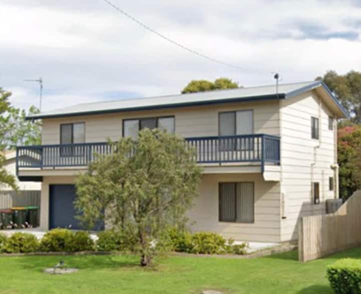 Family Friendly Beach House, Linen Included - Inverloch