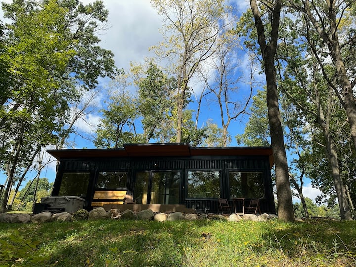 Cabin 2: Horses & Hot Tubs On Perry Lake - Michigan