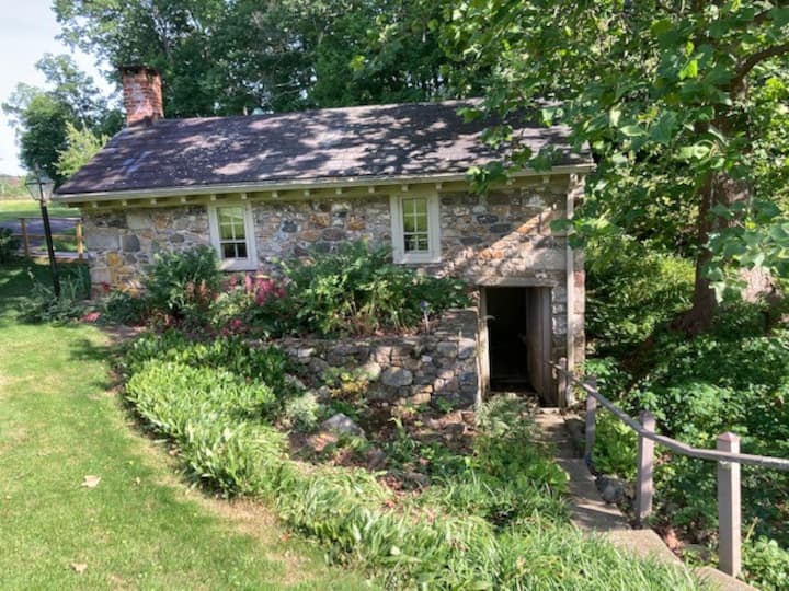 Adorable "Springhouse" Getaway On Country Estate. - Tyler State Park, Newtown