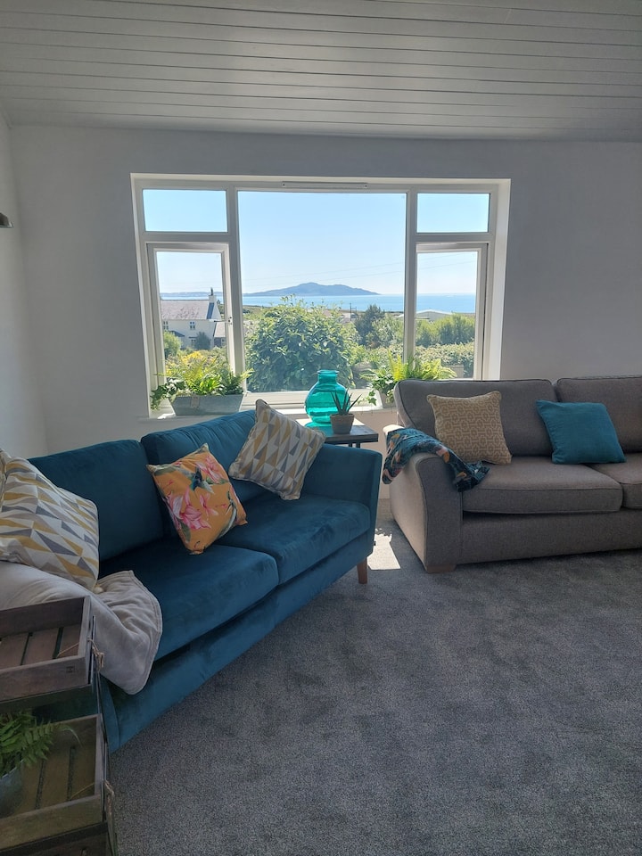 Spacious House In Church Bay Anglesey Sleeps 8 - アングルシー島