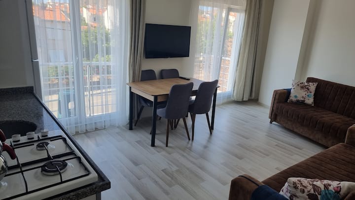 Tertemiz Merkezde ŞOk Market  ÜStü 2+1 Daire - Gökçeada