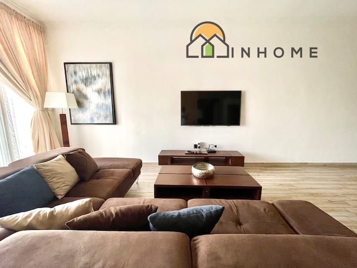 2 Bed Apt. In Cantonments With Rooftop Pool - Accra