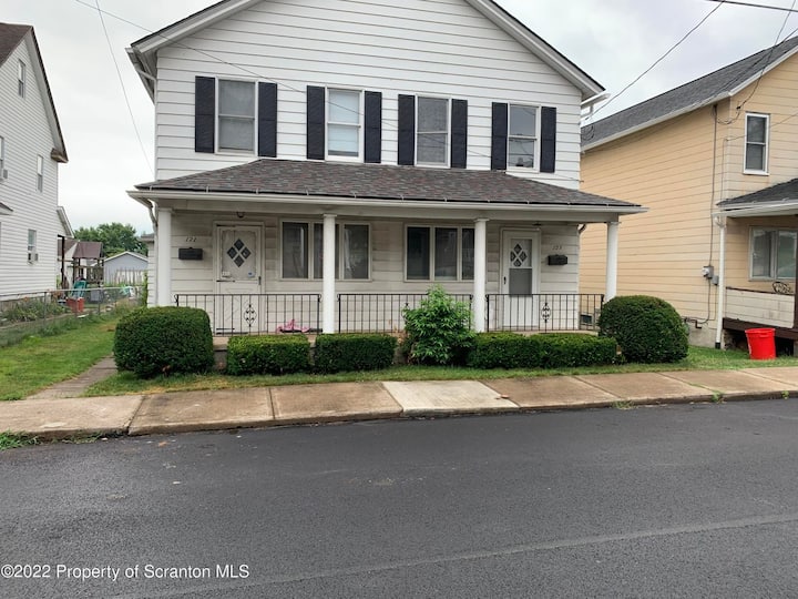Rest & Recharge Comfortable & Convenient Location - Scranton, PA