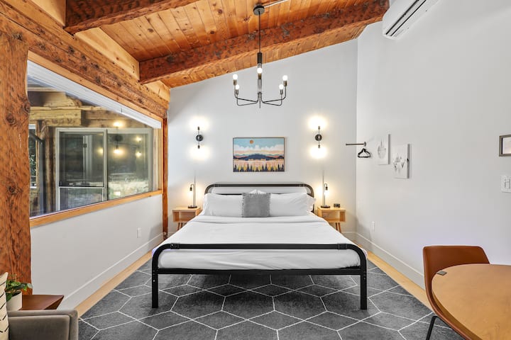 Basecamp Lodge | Cabin 3 - Mount Shasta, CA