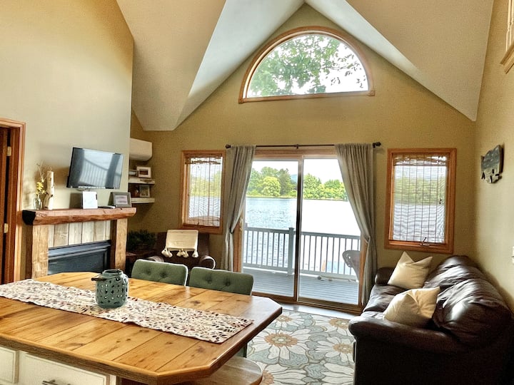 Cheerful 2 Bedroom + Loft Cottage On Green Lake! - Tully Lake, Tully