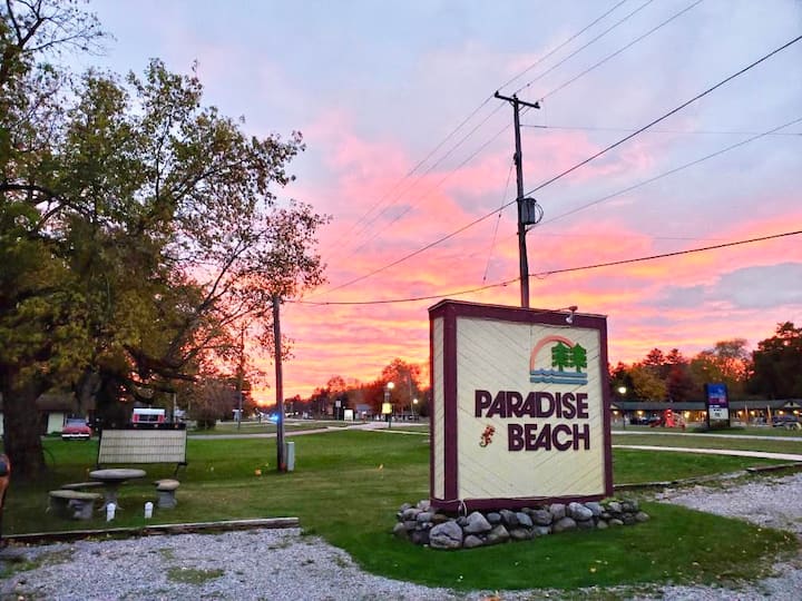 Paradise Beach 2 Bedroom Cottage Beach Access - Tawas City, MI
