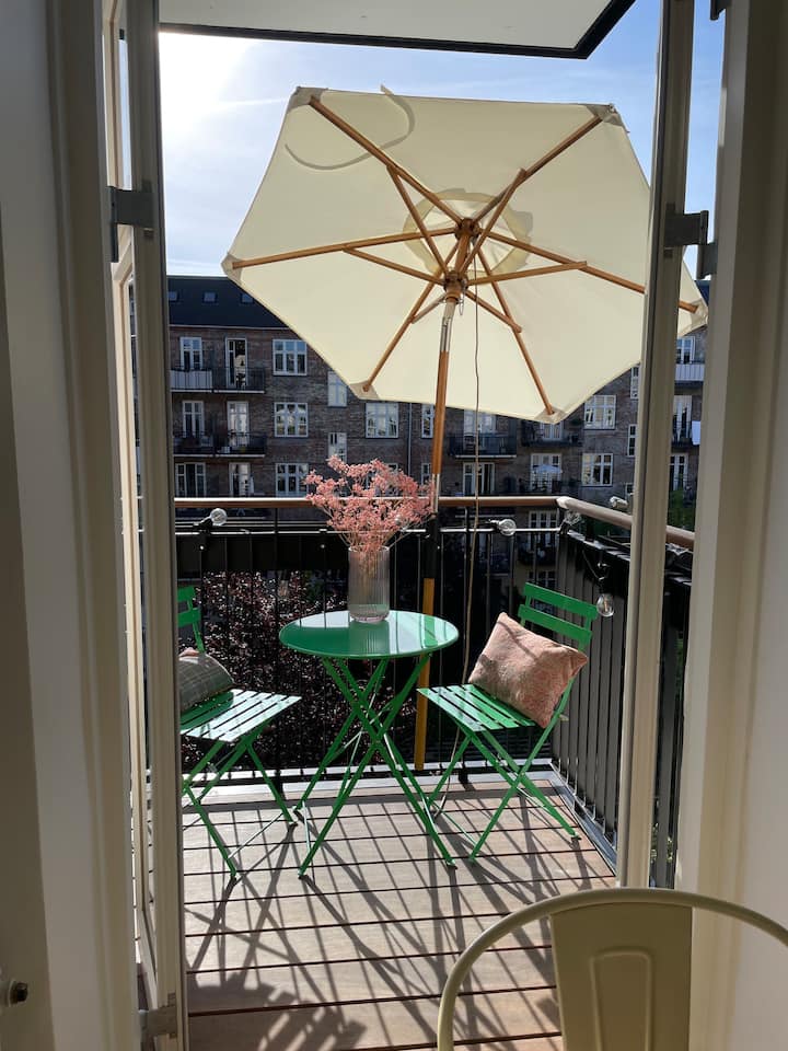 Finurlig, Frisk Og Farverig Frederiksberglejlighed - Copenhagen