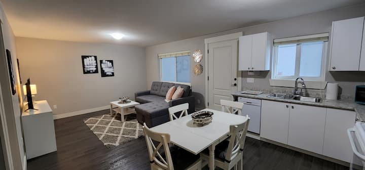 Adorable 2 Bedroom 1 Bathroom Suit In Langley - Langley