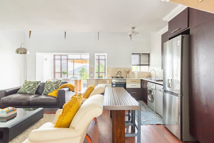 Lovely 2-bedroom Loft With Pool In Morningside - Dél-Afrika