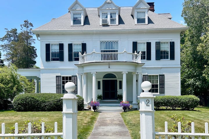 Stunning Double King Suite In Historic Mansion - Old Saybrook, CT