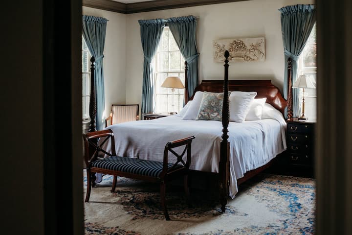 Spectacular 2 Bath King Suite In Historic Mansion - Old Saybrook, CT