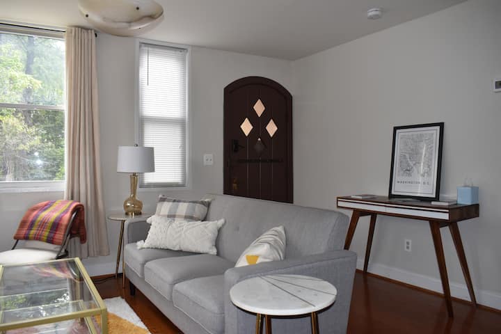 Cozy & Spacious 2-br Apt In Quiet Dc Neighborhood - Washington, DC