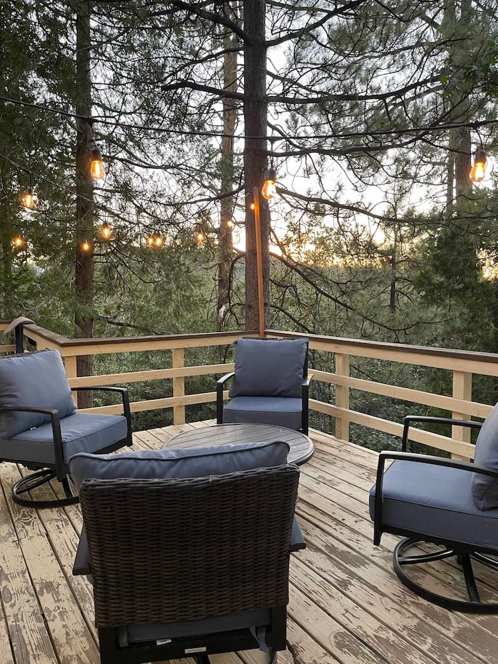 Open 3 Bedroom Cabin With Nature Views - Lake Arrowhead, CA