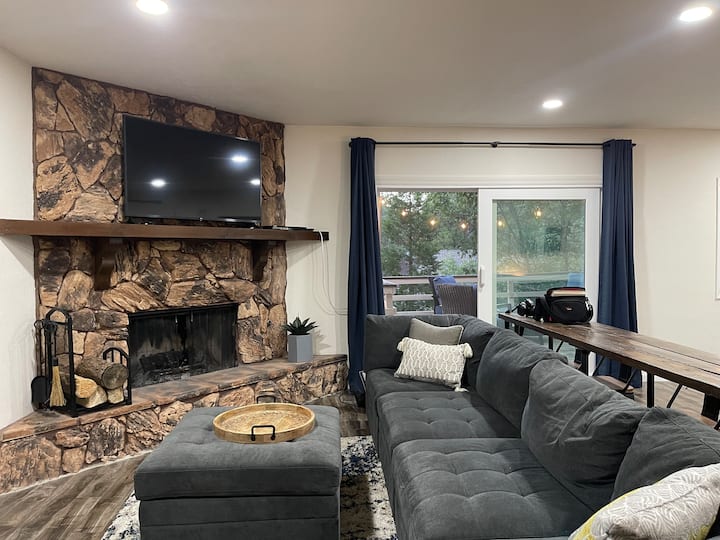 Open 3 Bedroom Cabin With Nature Views - Lake Arrowhead, CA