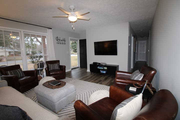 Charming 3-bedroom Retreat With Private Yard - James Island, SC