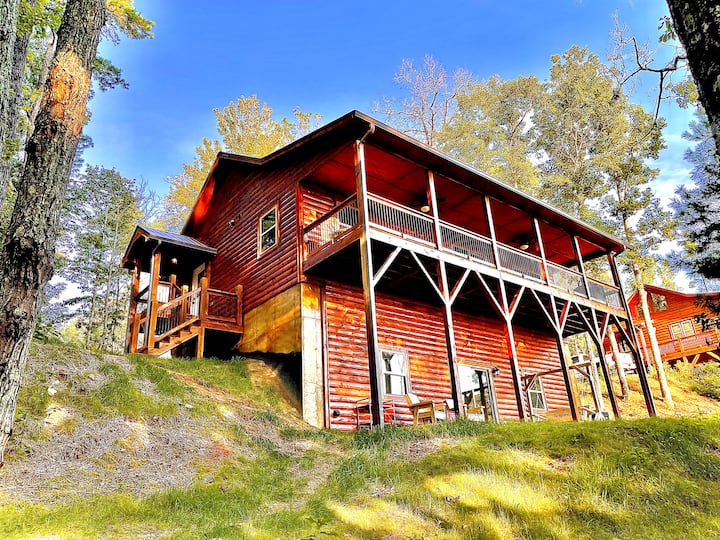 Amazing Mountain Views @ 2-story Highland Hideaway - Murphy, NC