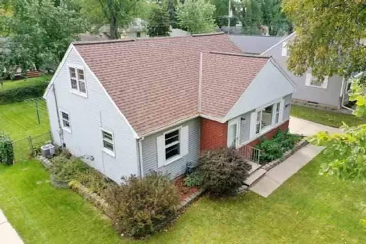 The Simple House By Lambeau - Green Bay, WI