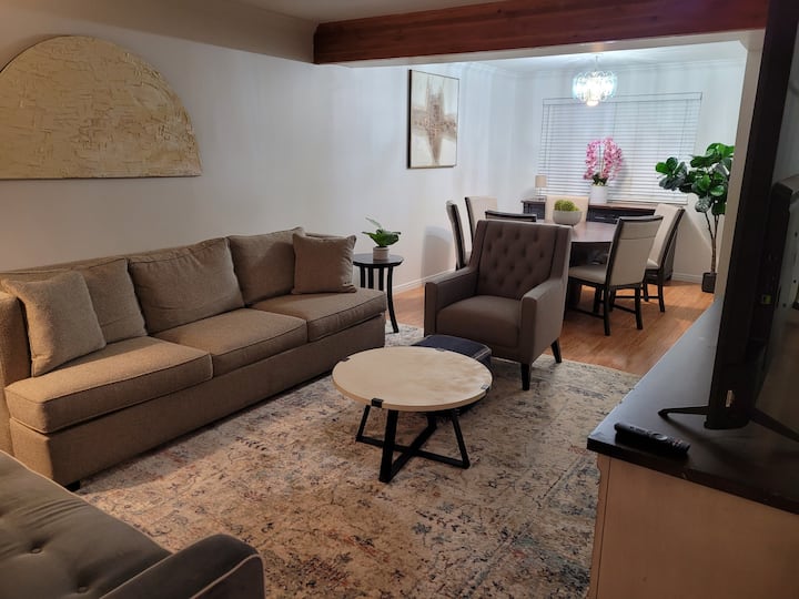 Cozy Modern Winter Ski Farmhouse Main Unit