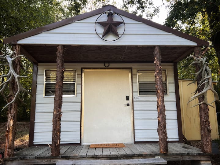 Cabin With View Of The Outdoors And Exotic Animals - Lufkin, TX