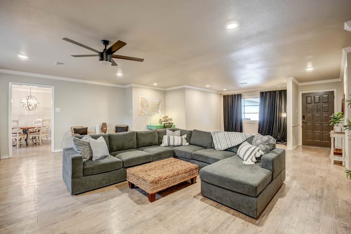 Cheerful 3-bedroom Home In Central Lubbock - Lubbock, TX