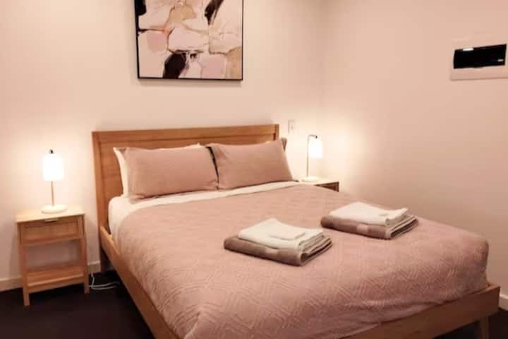 Lovely 1br Apartment On Morphett With Pool & Wi-fi - Adelaide