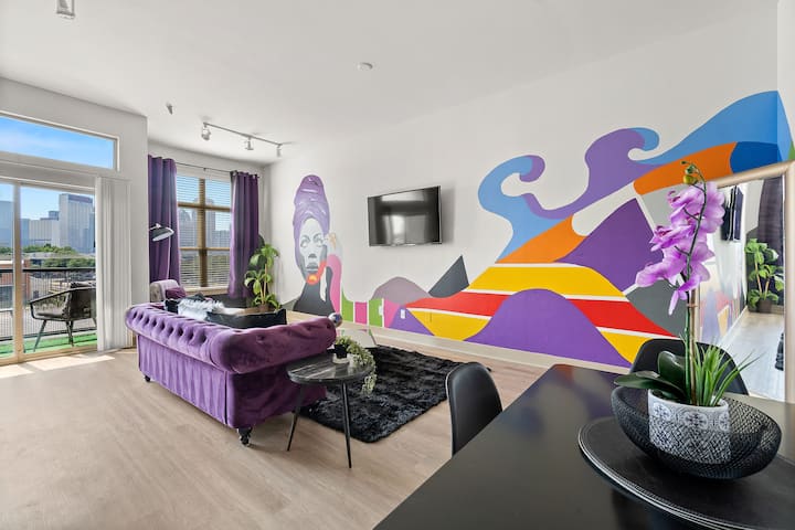 Groovy Loft! Central-city Views, Gated Parking - Dallas