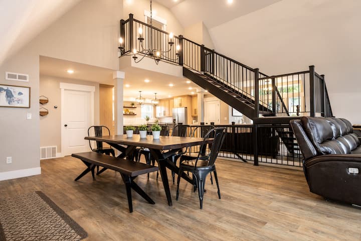 The Spacious “Lavabarn” In Lava Hot Springs - Lava Hot Springs, ID