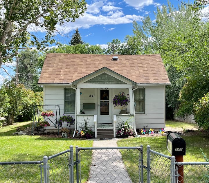 Cozy Cottage With Two-car Garage - Wind River Hotel & Casino