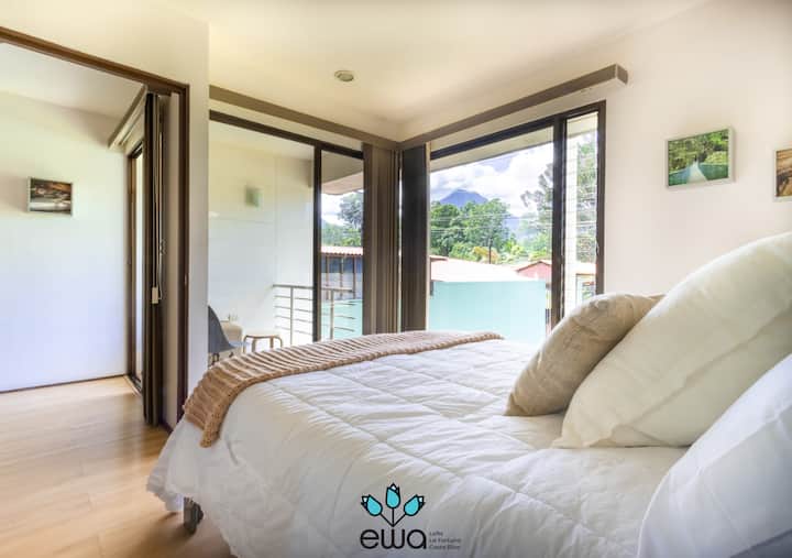 Arenal Volcano Is In Your Bedroom. Ewa Lofts ! - La Fortuna