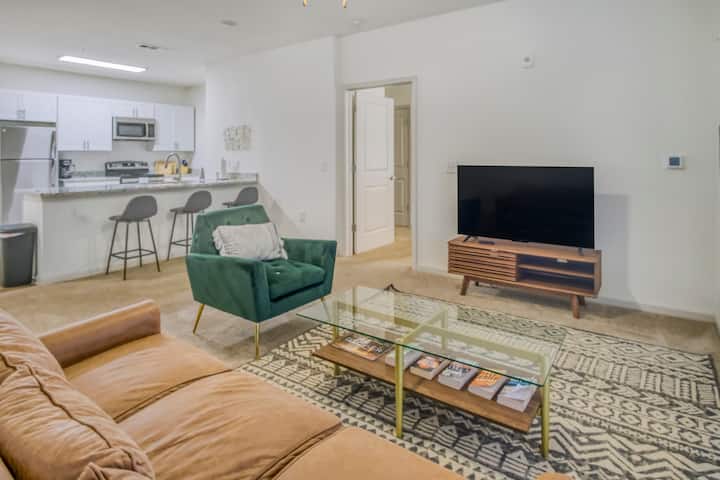 King Bed, Fast Wi-fi, Location! - Charleston, SC