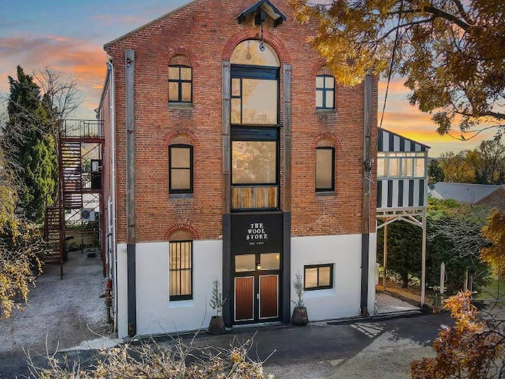 A Luxury New York Style 4 Bedroom Penthouse - Bathurst