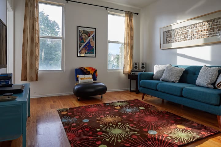 Sunny And Funky 2-bedroom In Logan Square - Albany Park - Chicago