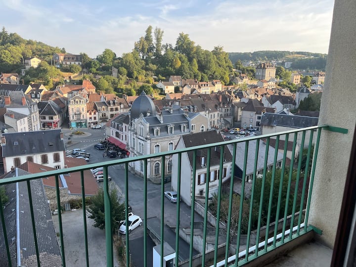 Appartement Ensoleillé Avec Parking Couvert - Aubusson