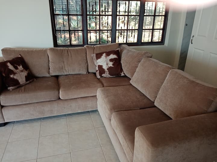 Private 1 Bed Studio Apartment -Separate Entrances - KwaMashu
