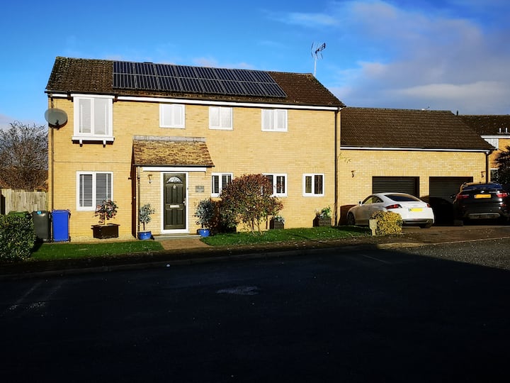 5 Bed Spacious House Ideal Group Accommodation! - Banbury