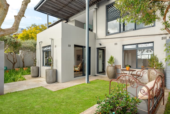 Botanically Styled, Spacious Garden Apartment. - Cape Town