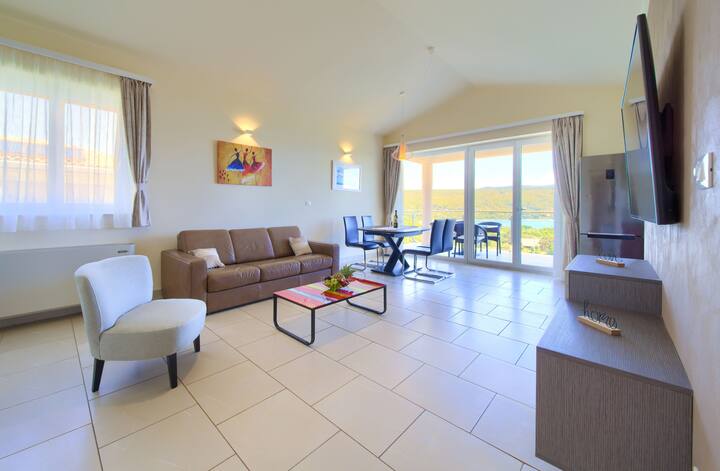 Apartment Royal 2 With Pool And Jacuzzi - Krk