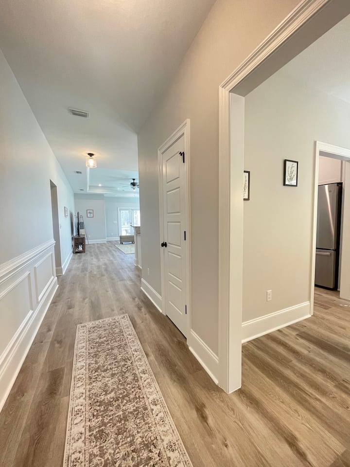 Serene Sage Stay Sleeps 8, 4 Bedrooms , Pool & Bbq - Tallahassee, FL