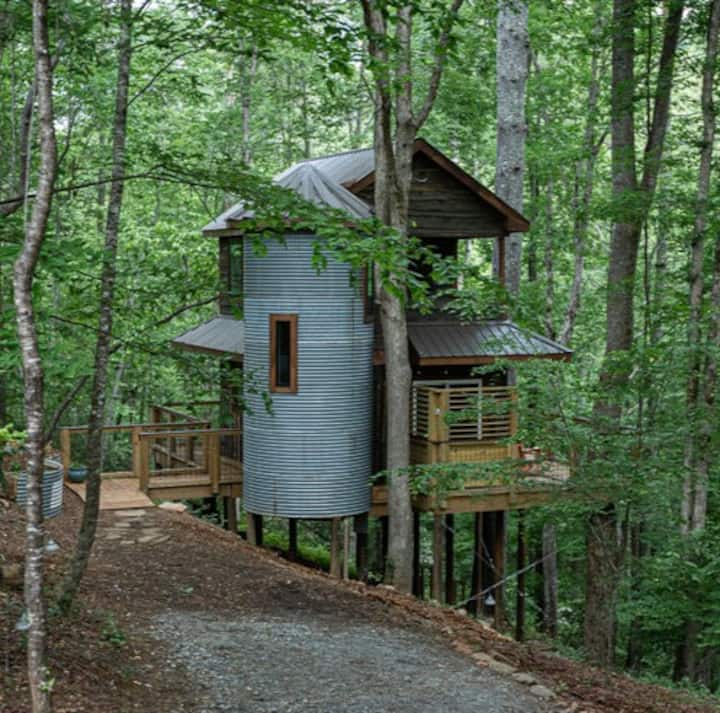Tech Time: Secluded Treehouse Overlooking Creek - Dahlonega, GA