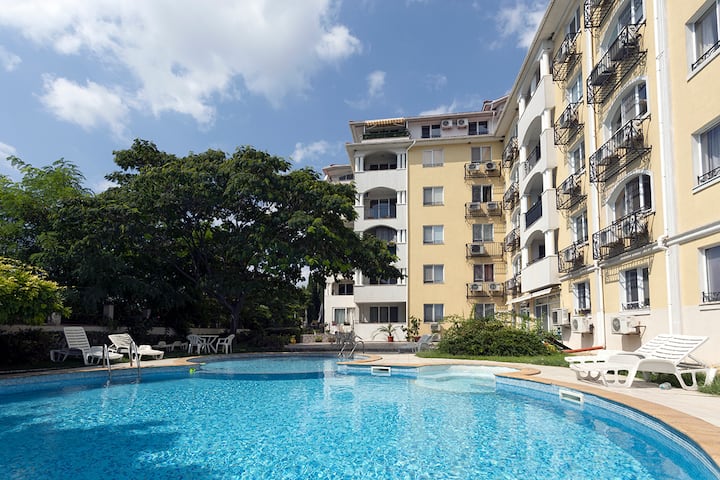 Lovely 2 Bedroom 2 Bath Condo With View And A Pool - 바르나