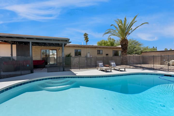 East Tucson With Private Pool & Views - Tucson, AZ