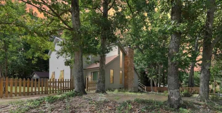 The Winding Staircase Getaway - ファイエットビル, NC