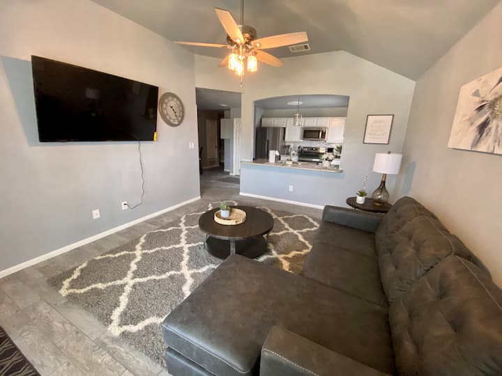 Cheery And Modern 3bed 2bath Home - Killeen, TX