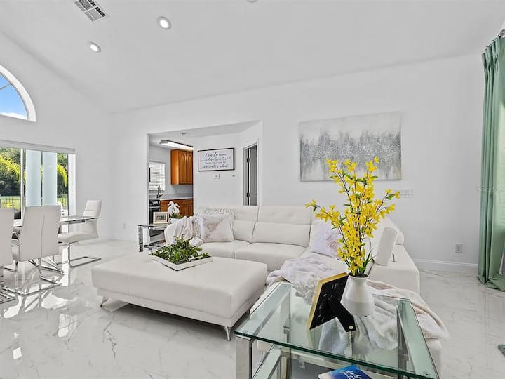 Luxurious Comfy Getaway Home - Kissimmee