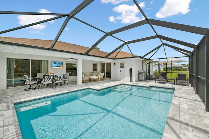 Cape Coral Home With Huge Heated Pool & Lanai - Cape Coral, FL