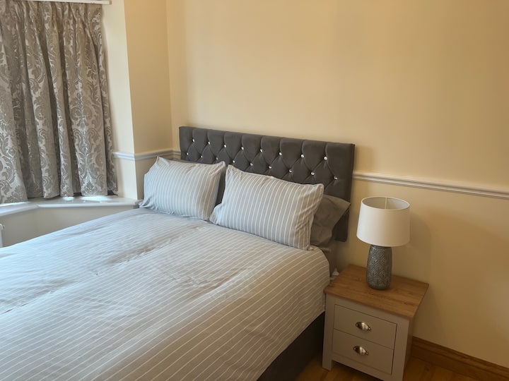 Spacious Lovely House Sleeps 7 - Bournemouth