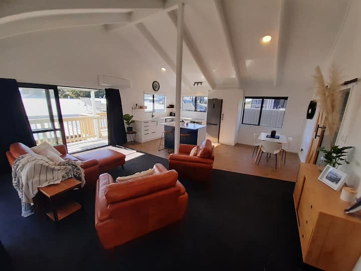 Stunning Freshly Renovated Beach House - マウント・マウンガヌイ