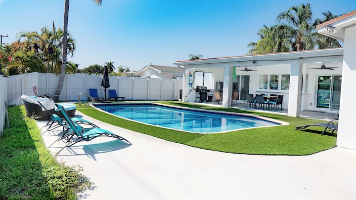 ~Beautiful Open Floor Plan Heated Pool Villa~ - Miami Gardens, FL