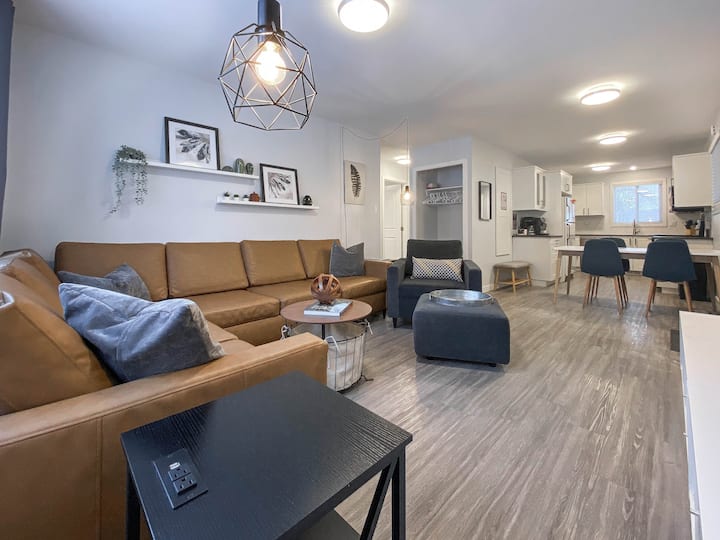 Neighbourhood Nest - Family & Pet Friendly - Saskatoon